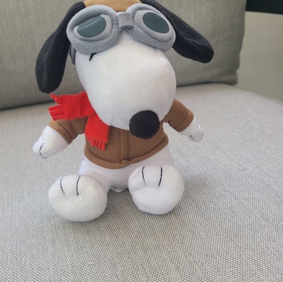 Metlife | Toys | 3 Snoopy Stuffed Animals | Poshmark